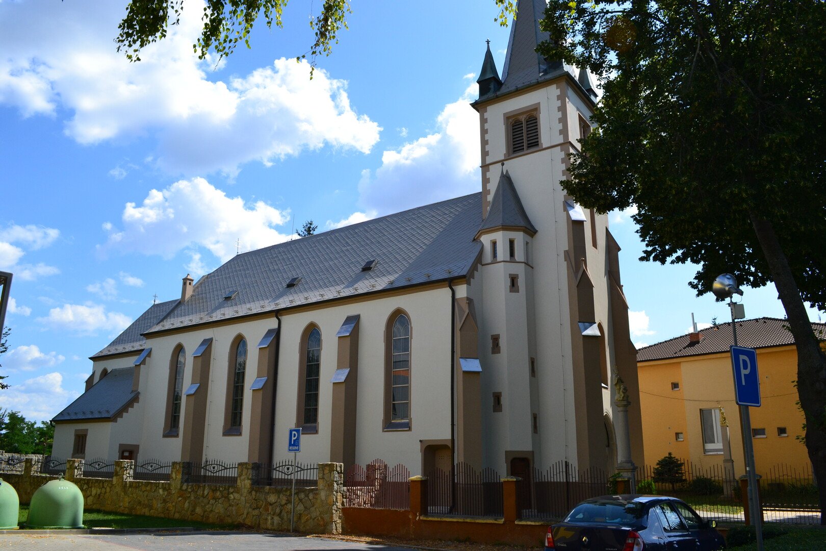 Kostol Zavar | Weber